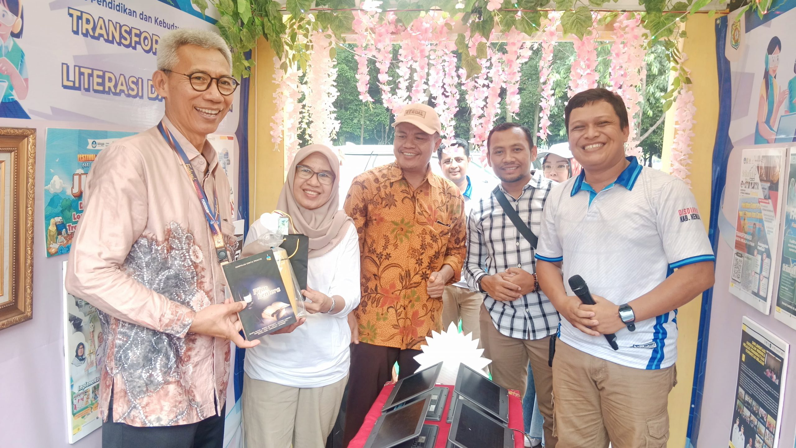 Stan Pameran Kabupaten Kendal Raih Apresiasi Sebagai Juara 1 di Festival Transformasi Pendidikan ...